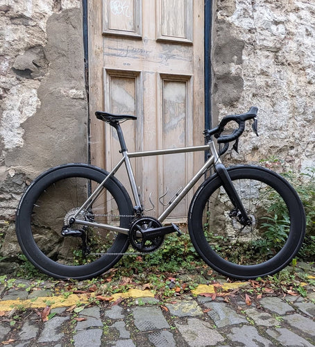 Custom Build - Enigma Evoke – ProjektRide